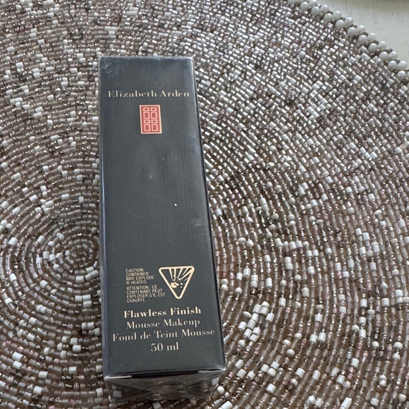 Elizabeth Arden | Makeup | Nwt Elizabeth Arden Flawless Finish Makeup ...